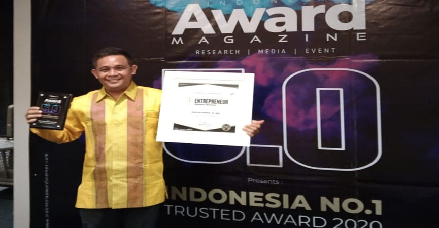 Budi Setiawan Raih Penghargaan Indonesia Award Magazine 2020