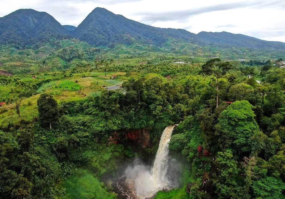 Air Terjun Telun Berasap, Tempat Wisata yang Menyajikan Keindahan Asap ...